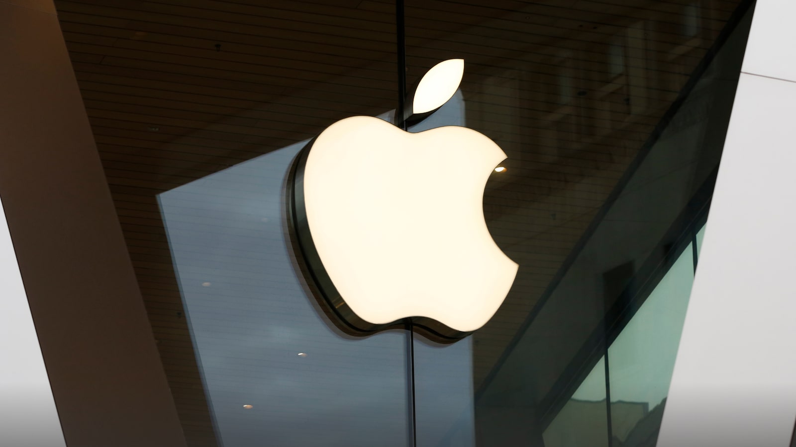 Apple Names New CEO as Tim Cook Steps Aside After 15 Years | Morningstar