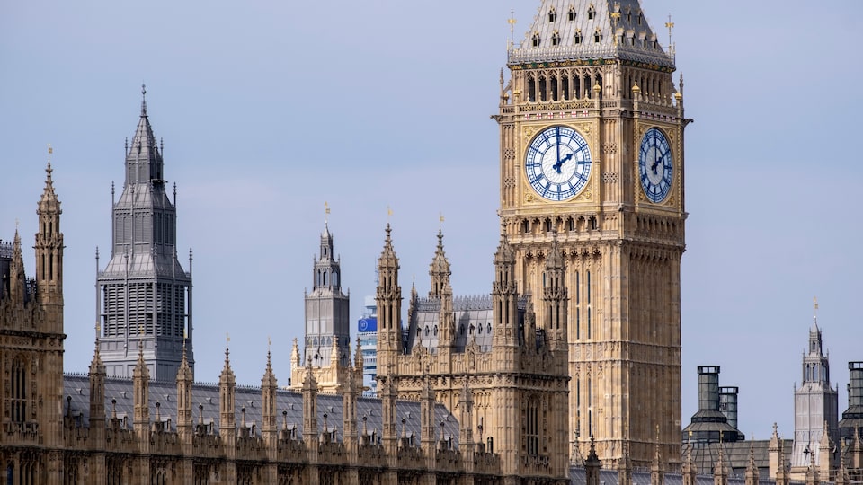 Gilts, Stocks Slide on Reports of Rachel Reeves Income Tax U-Turn ...