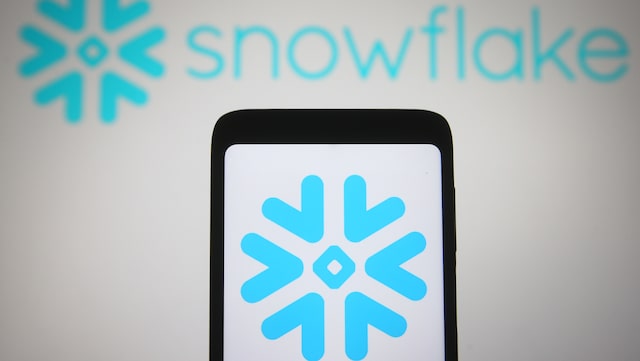 Snowflake Earnings: Quarter Sees Strong AI Sales and Successful Product ...