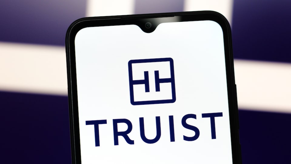 Truist Earnings: Strong Fee Income Guidance for 2026, but Loan Growth ...